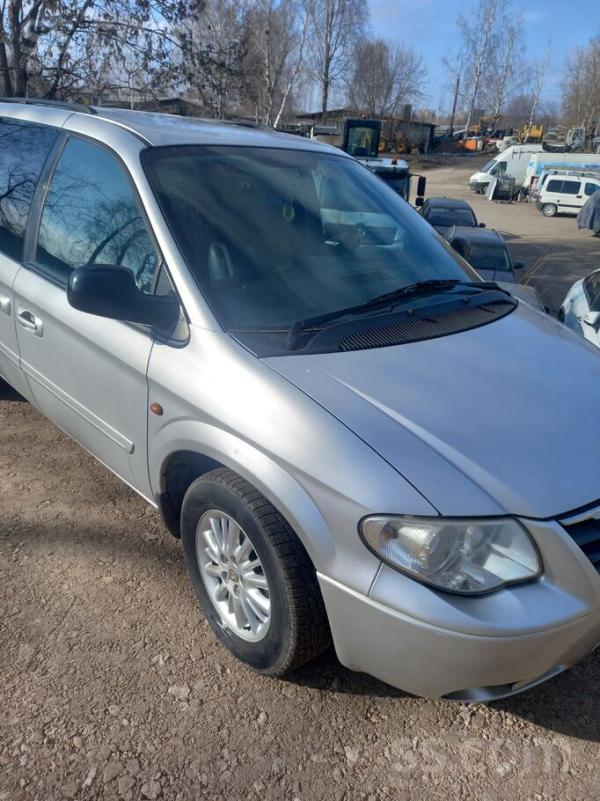 Chrysler Voyager 2007 in Riga, with an engine capacity of 2.80 L and mileage of 243 thousand km for 2250 €, photo 7 on AUTOMOTO.COM.LV