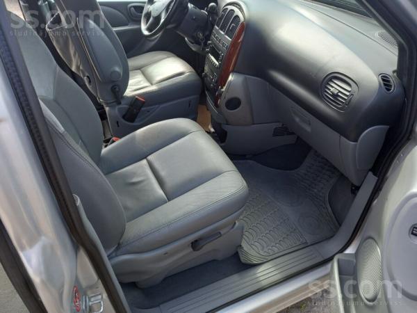 Chrysler Voyager 2007 in Riga, with an engine capacity of 2.80 L and mileage of 243 thousand km for 2250 €, photo 8 on AUTOMOTO.COM.LV