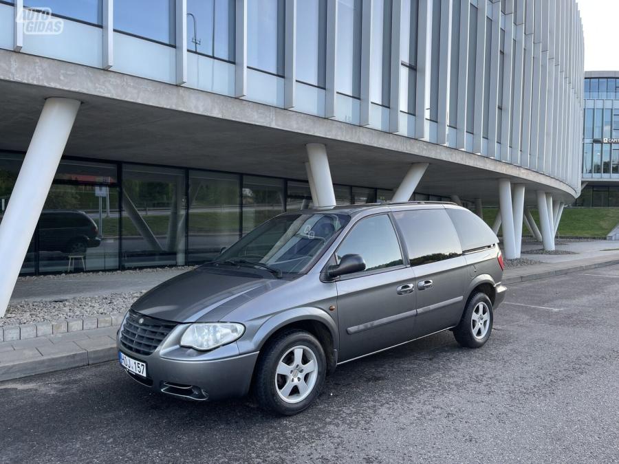 Chrysler Voyager 2007 in Vilnius, with an engine capacity of 2.50 L and mileage of 400 thousand km for 1150 €, photo 3 on AUTOMOTO.COM.LV