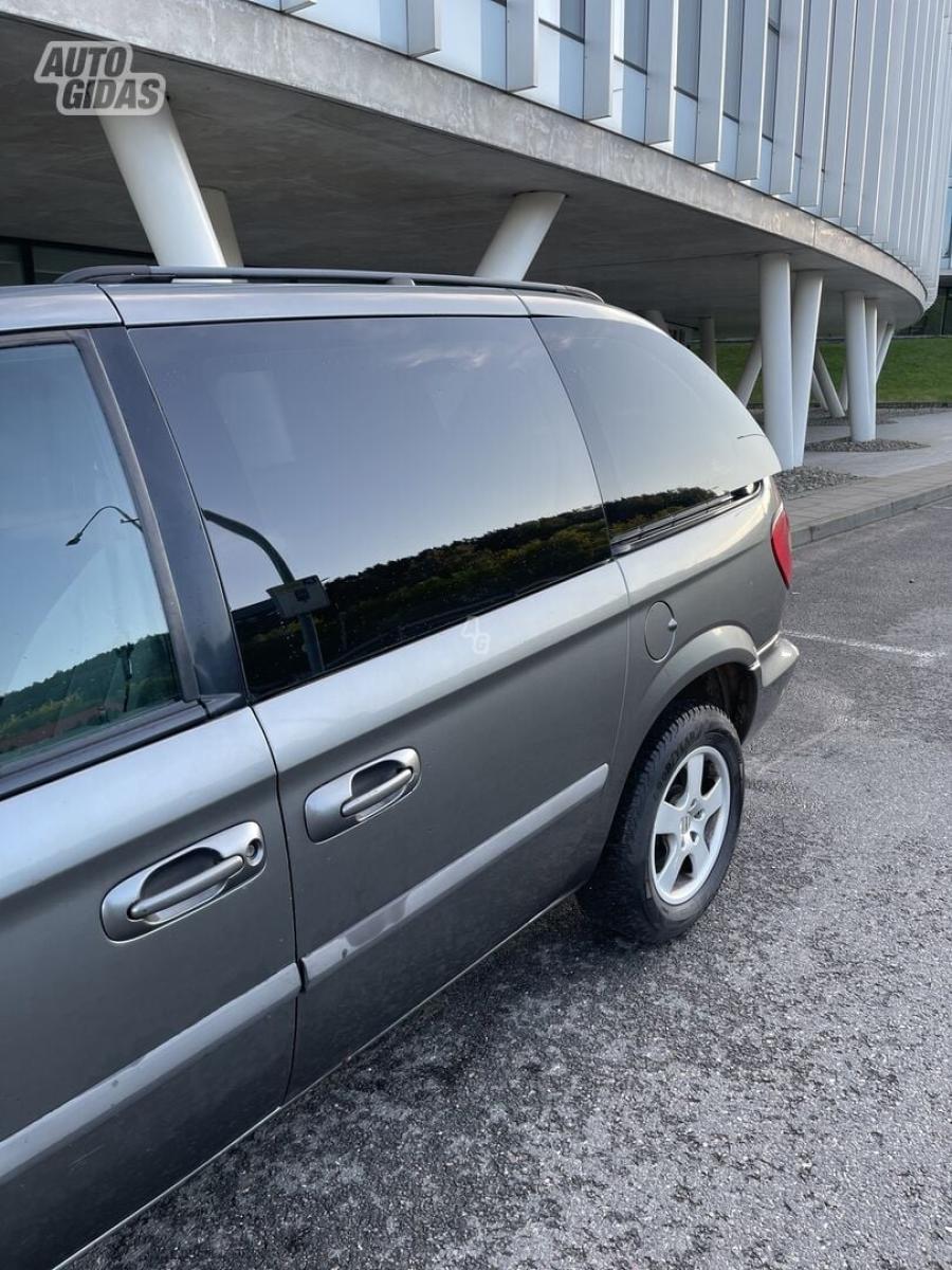 Chrysler Voyager 2007 in Vilnius, with an engine capacity of 2.50 L and mileage of 400 thousand km for 1150 €, photo 4 on AUTOMOTO.COM.LV