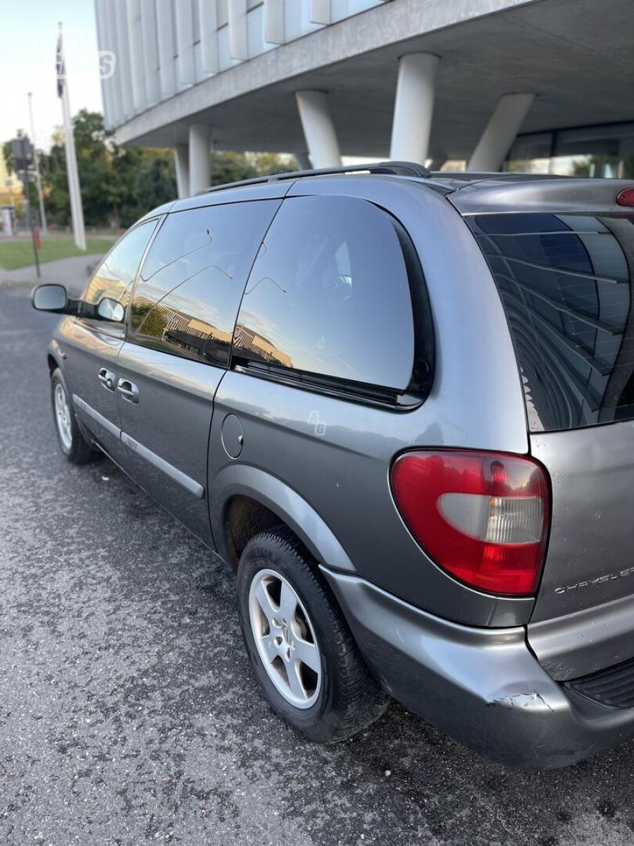 Chrysler Voyager 2007 in Vilnius, with an engine capacity of 2.50 L and mileage of 400 thousand km for 1150 €, photo 5 on AUTOMOTO.COM.LV