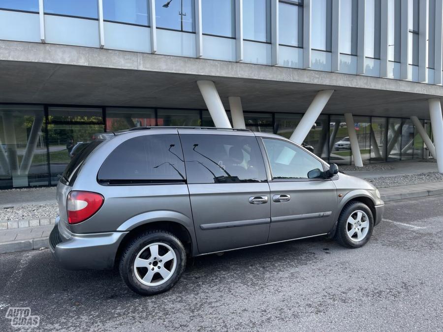 Chrysler Voyager 2007 in Vilnius, with an engine capacity of 2.50 L and mileage of 400 thousand km for 1150 €, photo 8 on AUTOMOTO.COM.LV