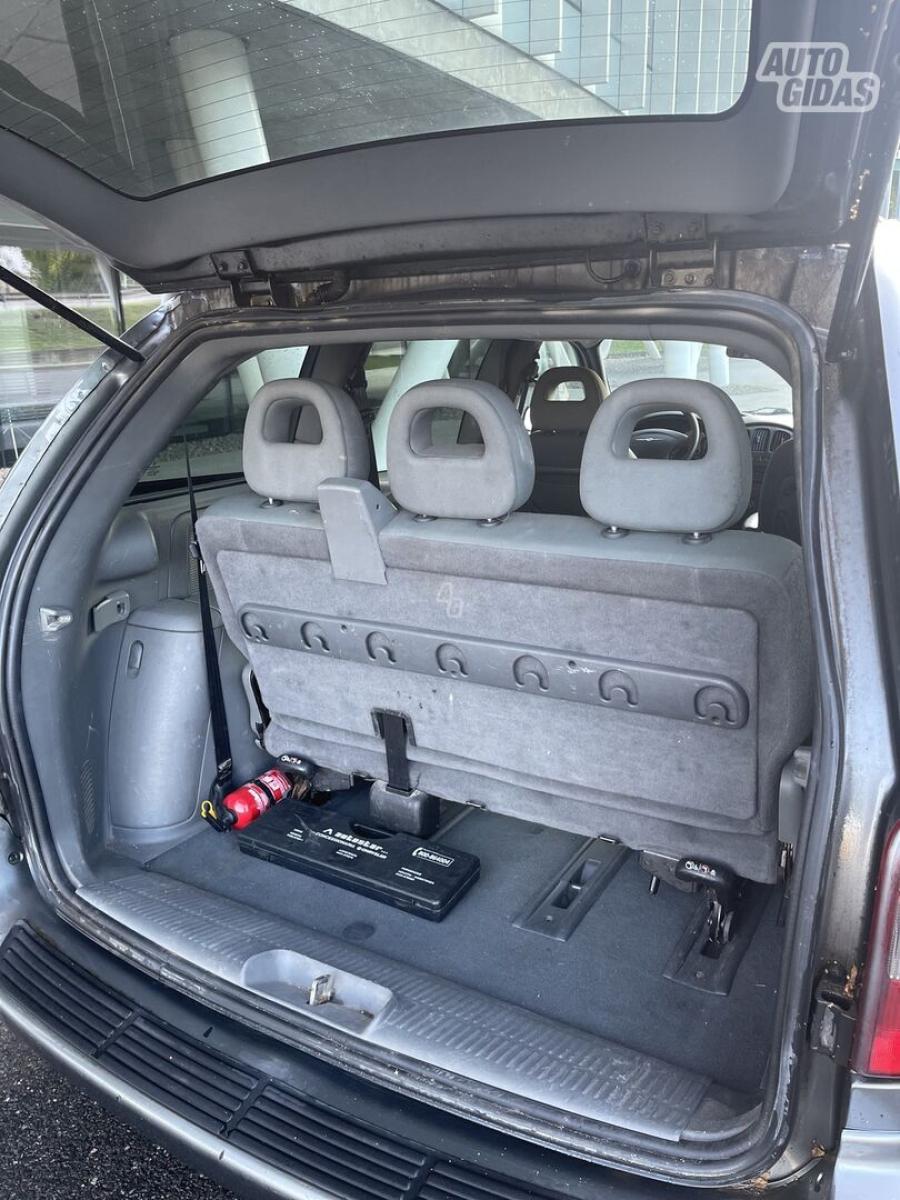 Chrysler Voyager 2007 in Vilnius, with an engine capacity of 2.50 L and mileage of 400 thousand km for 1150 €, photo 17 on AUTOMOTO.COM.LV