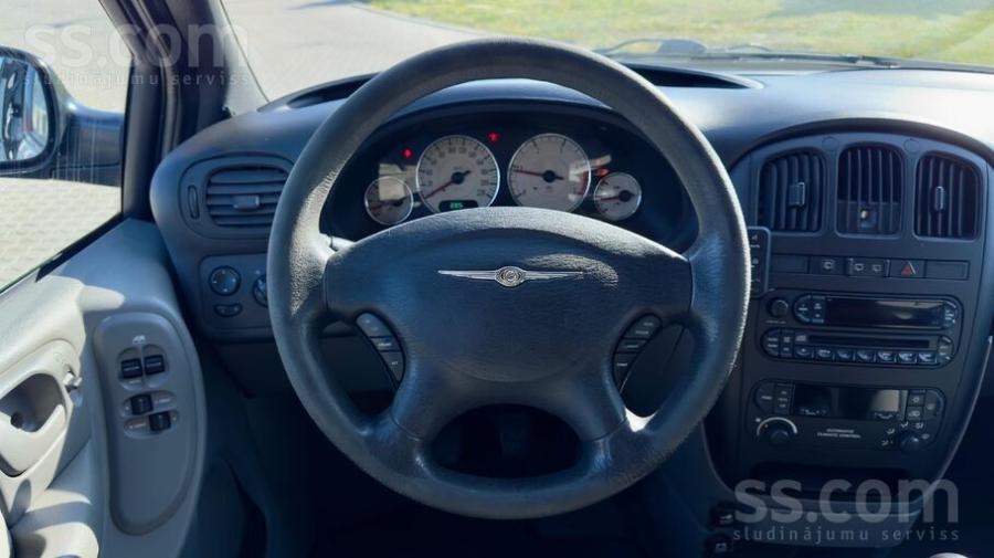 Chrysler Voyager 2008 in Liepaja, with an engine capacity of 2.50 L and mileage of 286 thousand km for 1500 €, photo 11 on AUTOMOTO.COM.LV