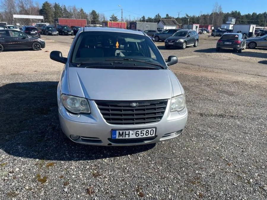 Chrysler Voyager 2008 Rīga, ar dzinēja tilpumu 2.80 L un nobraukumu 240 tūkst. km par 1900 €, foto 3 vietnē AUTOMOTO.COM.LV