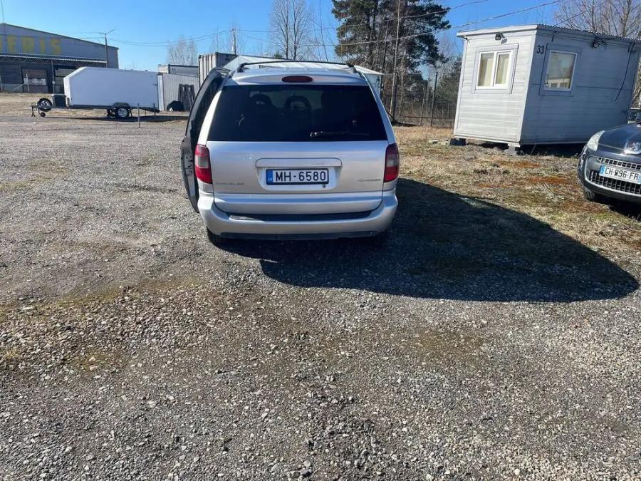 Chrysler Voyager 2008 Rīga, ar dzinēja tilpumu 2.80 L un nobraukumu 240 tūkst. km par 1900 €, foto 4 vietnē AUTOMOTO.COM.LV