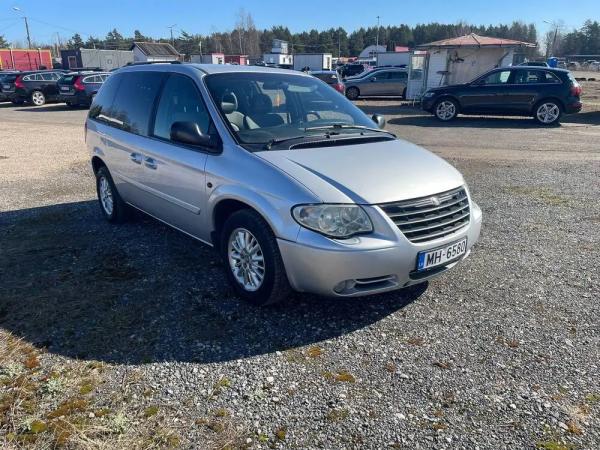 Chrysler Voyager 2008 in Riga, with an engine capacity of 2.80 L and mileage of 240 thousand km for 1900 €, photo 4 on AUTOMOTO.COM.LV