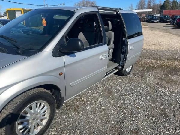 Chrysler Voyager 2008 in Riga, with an engine capacity of 2.80 L and mileage of 240 thousand km for 1900 €, photo 8 on AUTOMOTO.COM.LV