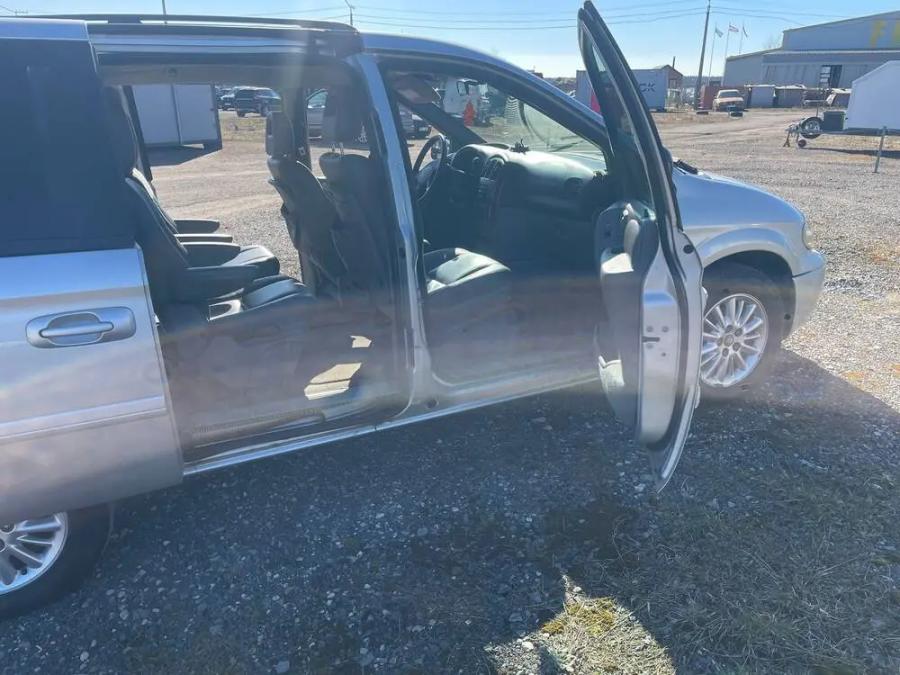 Chrysler Voyager 2008 Rīga, ar dzinēja tilpumu 2.80 L un nobraukumu 240 tūkst. km par 1900 €, foto 10 vietnē AUTOMOTO.COM.LV