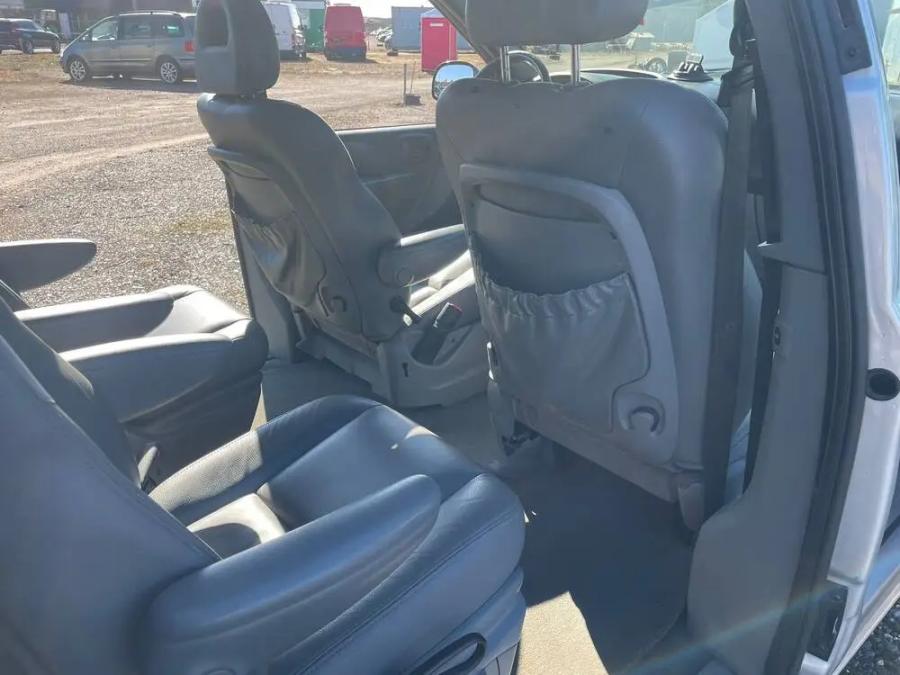 Chrysler Voyager 2008 Rīga, ar dzinēja tilpumu 2.80 L un nobraukumu 240 tūkst. km par 1900 €, foto 12 vietnē AUTOMOTO.COM.LV