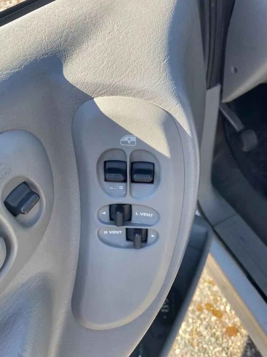 Chrysler Voyager 2008 Rīga, ar dzinēja tilpumu 2.80 L un nobraukumu 240 tūkst. km par 1900 €, foto 17 vietnē AUTOMOTO.COM.LV