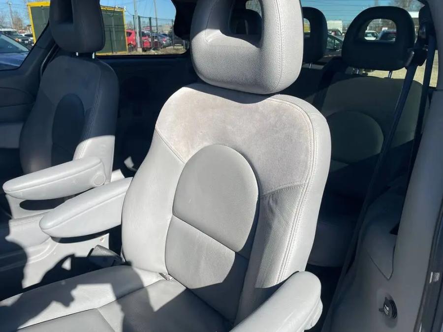 Chrysler Voyager 2008 Rīga, ar dzinēja tilpumu 2.80 L un nobraukumu 240 tūkst. km par 1900 €, foto 19 vietnē AUTOMOTO.COM.LV