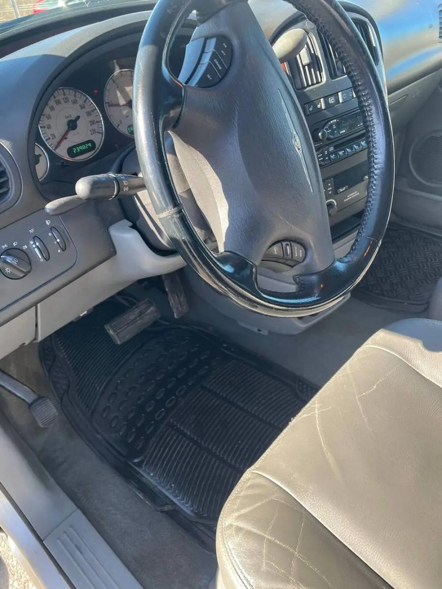 Chrysler Voyager 2008 Rīga, ar dzinēja tilpumu 2.80 L un nobraukumu 240 tūkst. km par 1900 €, foto 22 vietnē AUTOMOTO.COM.LV