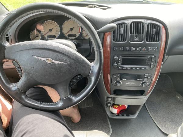 Chrysler Voyager 2008 in Vilnius, with an engine capacity of 2.80 L and mileage of 262 thousand km for 1750 €, photo 7 on AUTOMOTO.COM.LV