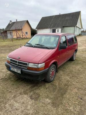 Sarkans Chrysler Voyager 2007 Viļņa, ar dzinēja tilpumu 2.50 L un nobraukumu 394 tūkst. km par 600 €, foto  vietnē AUTOMOTO.COM.LV