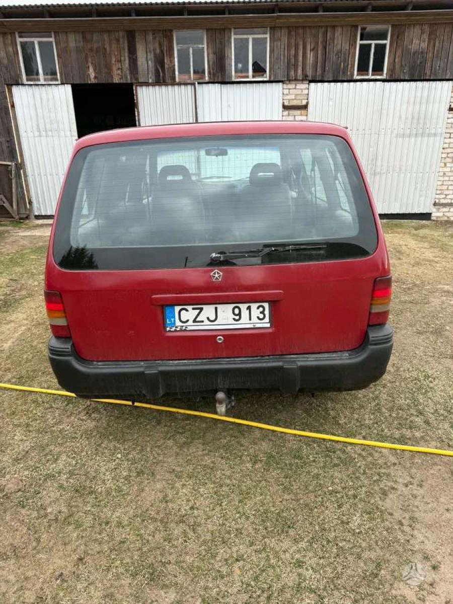 Sarkans Chrysler Voyager 2007 Viļņa, ar dzinēja tilpumu 2.50 L un nobraukumu 394 tūkst. km par 600 €, foto 4 vietnē AUTOMOTO.COM.LV