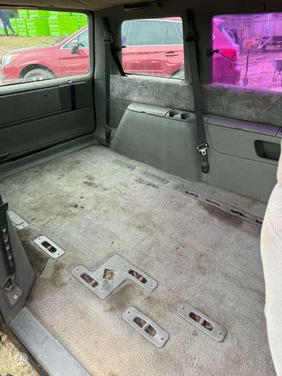 Sarkans Chrysler Voyager 2007 Viļņa, ar dzinēja tilpumu 2.50 L un nobraukumu 394 tūkst. km par 600 €, foto 7 vietnē AUTOMOTO.COM.LV