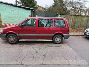 Sarkans Chrysler Voyager 1994 Rīga, ar dzinēja tilpumu 3.30 L un nobraukumu 279 tūkst. km par 1300 €, foto 2 vietnē AUTOMOTO.COM.LV