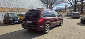 Red Chrysler Voyager 2001 in Valmiera, with an engine capacity of 2.40 L and mileage of 327 thousand km for 900 €, photo 4 on AUTOMOTO.COM.LV