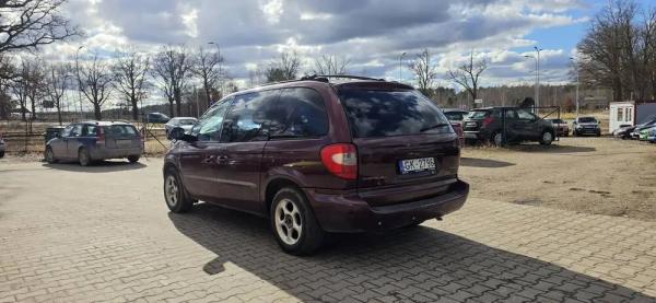 Sarkans Chrysler Voyager 2001 Valmiera, ar dzinēja tilpumu 2.40 L un nobraukumu 327 tūkst. km par 900 €, foto 4 vietnē AUTOMOTO.COM.LV