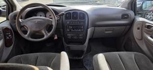 Red Chrysler Voyager 2001 in Valmiera, with an engine capacity of 2.40 L and mileage of 327 thousand km for 900 €, photo 8 on AUTOMOTO.COM.LV