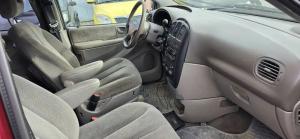 Red Chrysler Voyager 2001 in Valmiera, with an engine capacity of 2.40 L and mileage of 327 thousand km for 900 €, photo 11 on AUTOMOTO.COM.LV