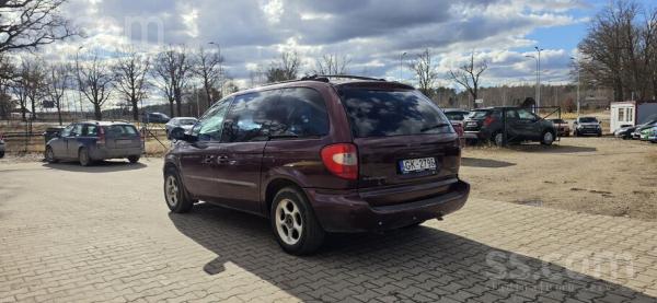 Red Chrysler Voyager 2001 in Valmiera, with an engine capacity of 2.40 L and mileage of 327 thousand km for 900 €, photo 5 on AUTOMOTO.COM.LV