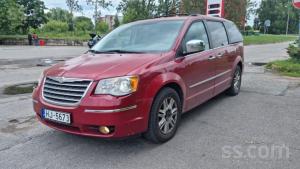 Красный Крайслер Вояджер 2009 в Рига, объемом двигателя 2.80 л и пробегом 190 тыс. км за 2000 €, фото  на AUTOMOTO.COM.LV