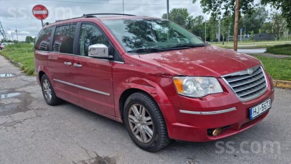 Red Chrysler Voyager 2009 in Riga, with an engine capacity of 2.80 L and mileage of 190 thousand km for 2000 €, photo 2 on AUTOMOTO.COM.LV