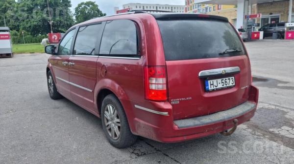 Red Chrysler Voyager 2009 in Riga, with an engine capacity of 2.80 L and mileage of 190 thousand km for 2000 €, photo 4 on AUTOMOTO.COM.LV
