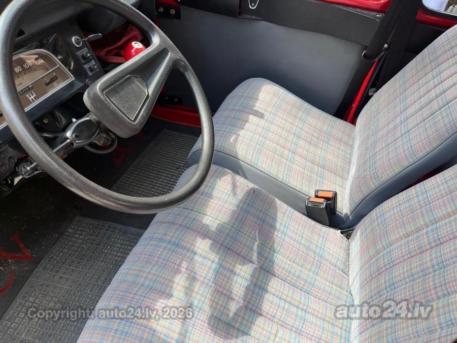 Красный Ситроен 2CV 1987 в Таллин, объемом двигателя 0.60 л и пробегом 26 тыс. км за 5000 €, фото 5 на AUTOMOTO.COM.LV