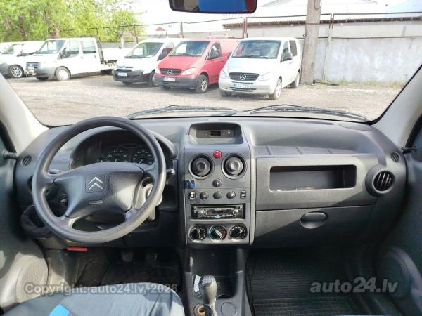 Beige Citroen Berlingo 2006 in Tallinn, with an engine capacity of 1.60 L and mileage of 114 thousand km for 1199 €, photo 5 on AUTOMOTO.COM.LV