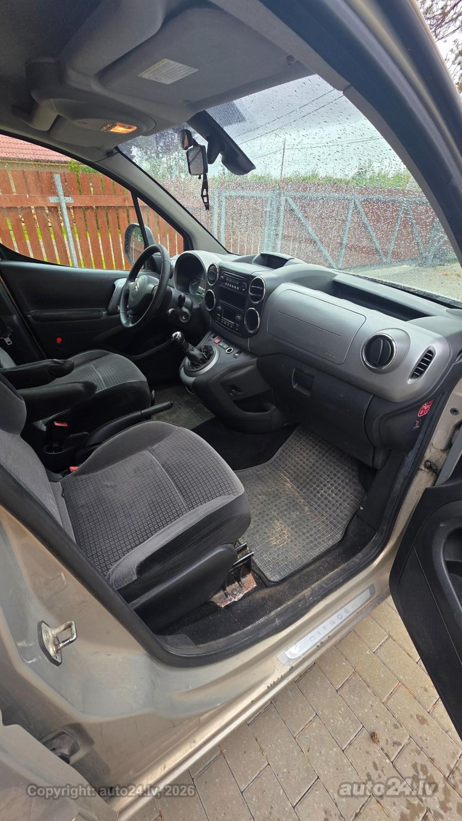 Beige Citroen Berlingo 2008 in Tallinn, with an engine capacity of 1.60 L and mileage of 0 thousand km for 2200 €, photo 6 on AUTOMOTO.COM.LV