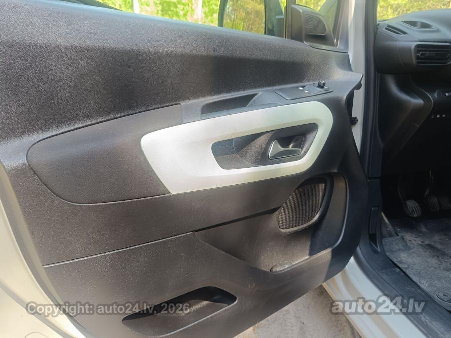Smilšu krāsa Citroen Berlingo 2019 Pērnava, ar dzinēja tilpumu 1.20 L un nobraukumu 210 tūkst. km par 8300 €, foto 15 vietnē AUTOMOTO.COM.LV