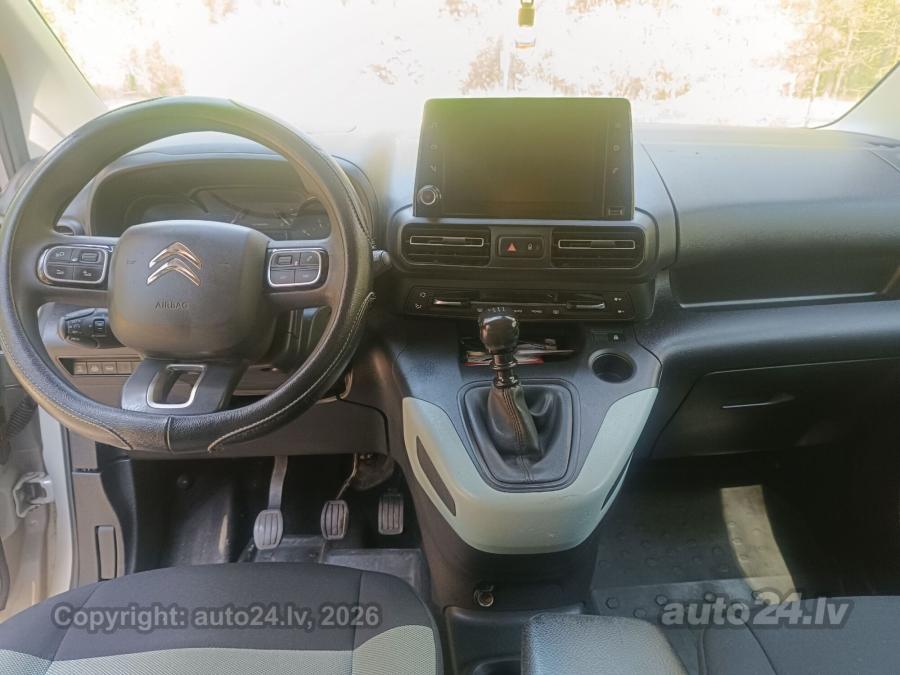 Smilšu krāsa Citroen Berlingo 2019 Pērnava, ar dzinēja tilpumu 1.20 L un nobraukumu 210 tūkst. km par 8300 €, foto 18 vietnē AUTOMOTO.COM.LV
