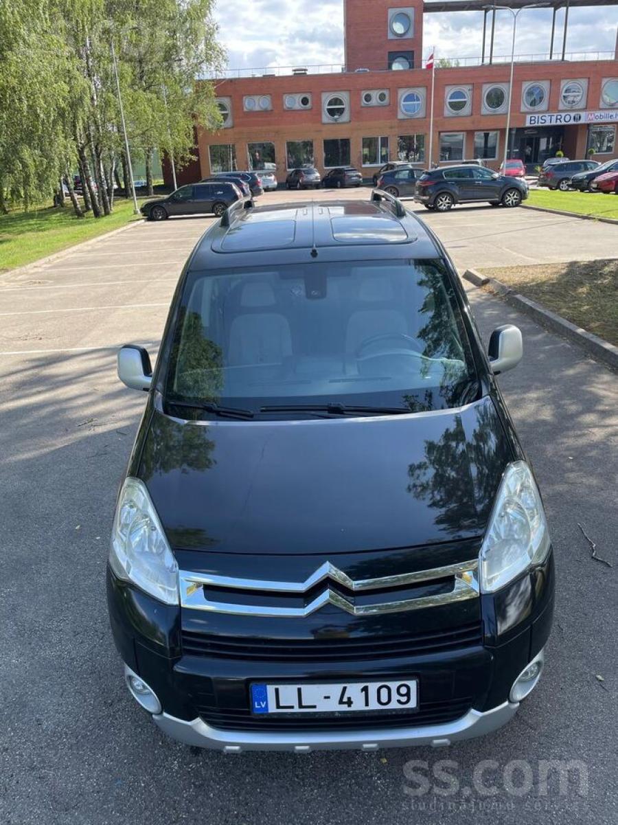 Black Citroen Berlingo 2011 in Riga, with an engine capacity of 1.60 L and mileage of 298 thousand km for 2390 €, photo 4 on AUTOMOTO.COM.LV