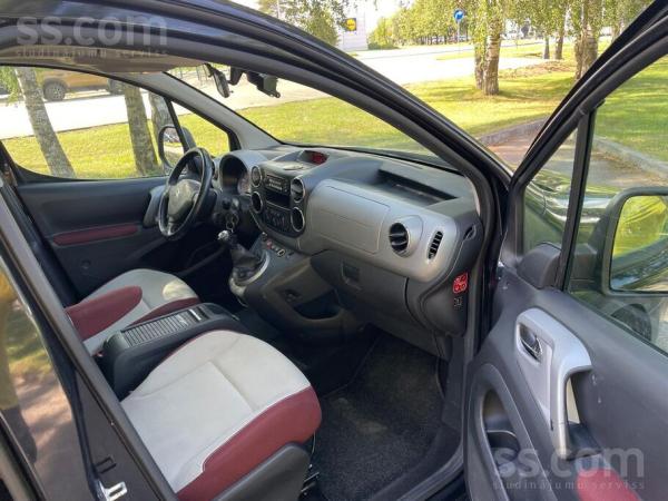 Melns Citroen Berlingo 2011 Rīga, ar dzinēja tilpumu 1.60 L un nobraukumu 298 tūkst. km par 2390 €, foto 9 vietnē AUTOMOTO.COM.LV