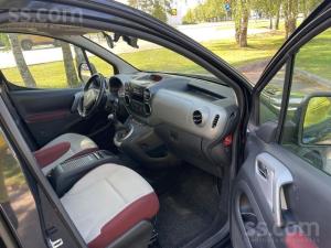 Black Citroen Berlingo 2011 in Riga, with an engine capacity of 1.60 L and mileage of 298 thousand km for 2390 €, photo 10 on AUTOMOTO.COM.LV