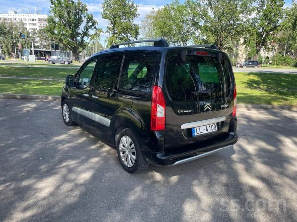 Melns Citroen Berlingo 2011 Rīga, ar dzinēja tilpumu 1.60 L un nobraukumu 298 tūkst. km par 2390 €, foto 10 vietnē AUTOMOTO.COM.LV