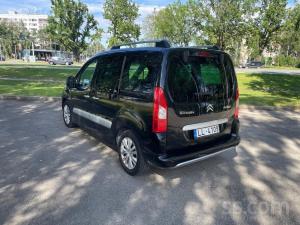 Black Citroen Berlingo 2011 in Riga, with an engine capacity of 1.60 L and mileage of 298 thousand km for 2390 €, photo 11 on AUTOMOTO.COM.LV