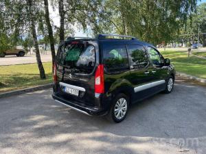 Black Citroen Berlingo 2011 in Riga, with an engine capacity of 1.60 L and mileage of 298 thousand km for 2390 €, photo 12 on AUTOMOTO.COM.LV