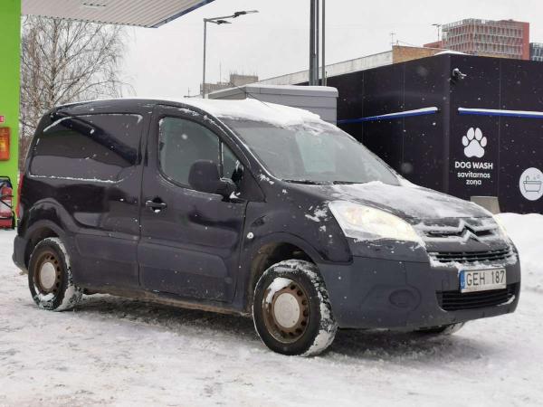Melns Citroen Berlingo 2008 Viļņa, ar dzinēja tilpumu 1.60 L un nobraukumu 227 tūkst. km par 1150 €, foto 3 vietnē AUTOMOTO.COM.LV