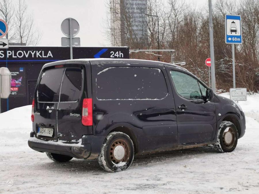 Black Citroen Berlingo 2008 in Vilnius, with an engine capacity of 1.60 L and mileage of 227 thousand km for 1150 €, photo 4 on AUTOMOTO.COM.LV