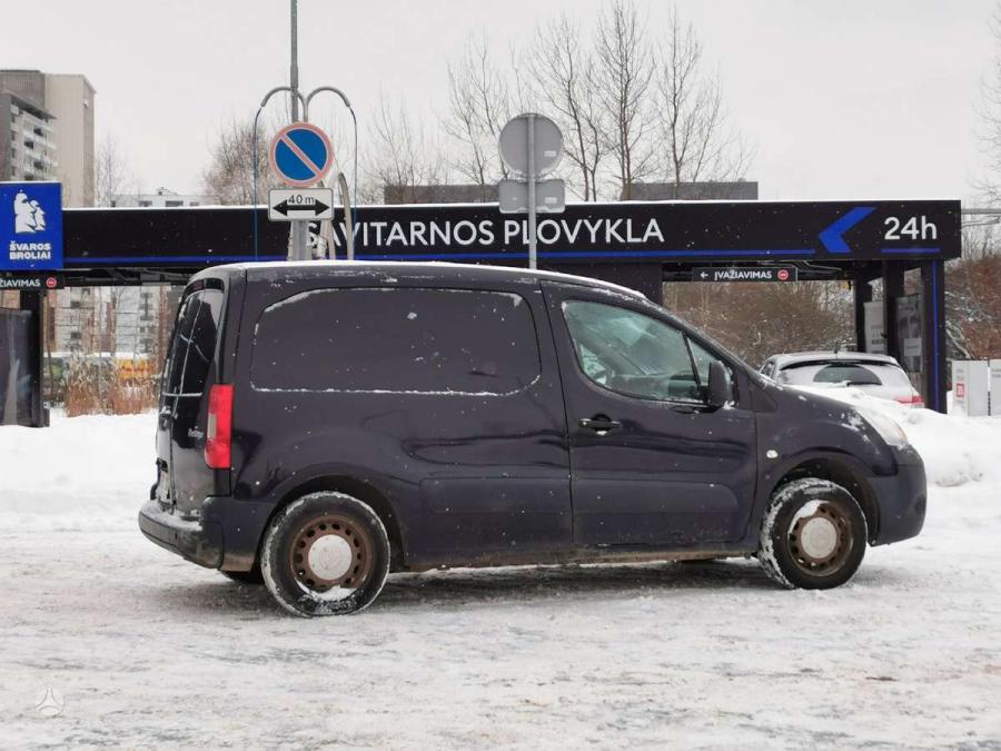 Black Citroen Berlingo 2008 in Vilnius, with an engine capacity of 1.60 L and mileage of 227 thousand km for 1150 €, photo 23 on AUTOMOTO.COM.LV