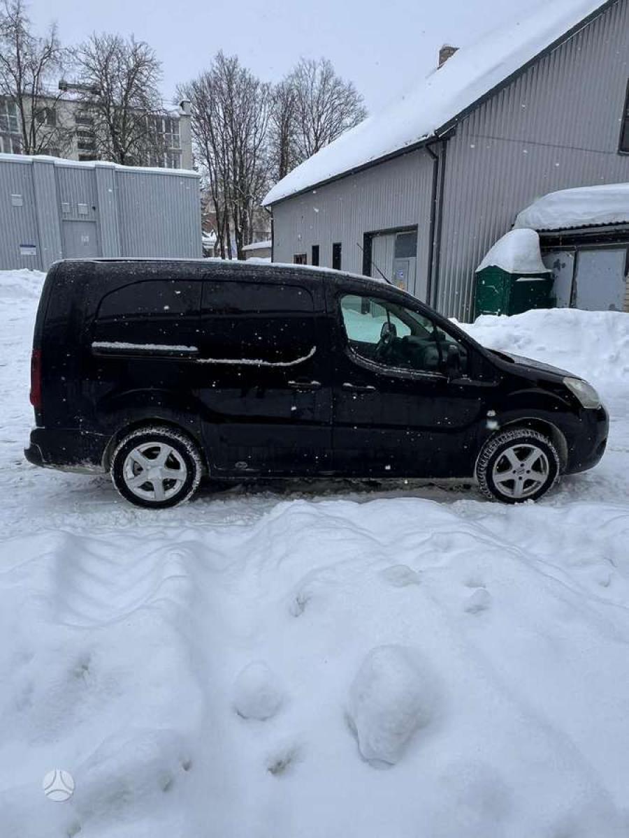 Black Citroen Berlingo 2011 in Kelme, with an engine capacity of 1.60 L and mileage of 339 thousand km for 2700 €, photo 1 on AUTOMOTO.COM.LV
