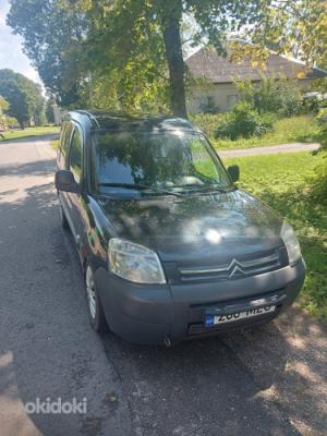 Black Citroen Berlingo 2008 in Kohtla-Jarve, with an engine capacity of 1.60 L and mileage of 372 thousand km for 888 €, photo  on AUTOMOTO.COM.LV