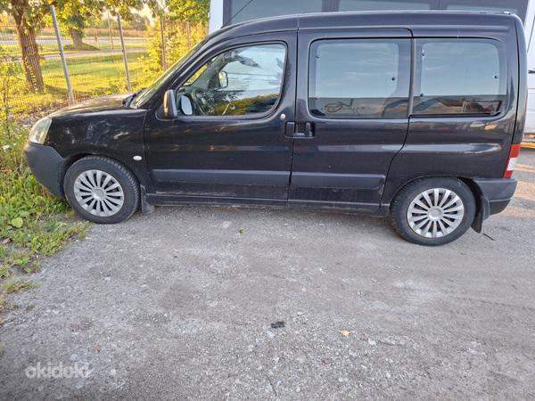Black Citroen Berlingo 2008 in Kohtla-Jarve, with an engine capacity of 1.60 L and mileage of 372 thousand km for 888 €, photo 3 on AUTOMOTO.COM.LV