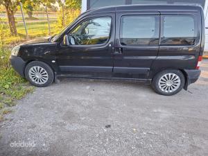 Black Citroen Berlingo 2008 in Kohtla-Jarve, with an engine capacity of 1.60 L and mileage of 372 thousand km for 888 €, photo 4 on AUTOMOTO.COM.LV