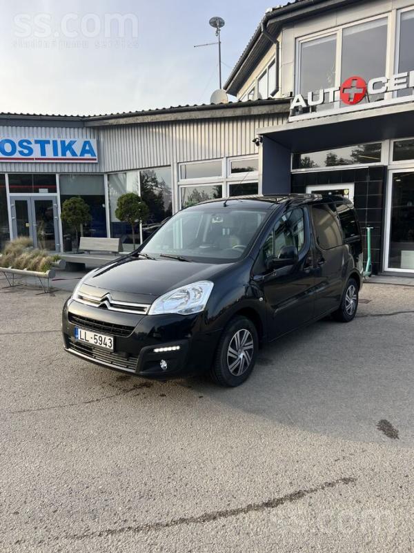 Black Citroen Berlingo 2018 in Jekabpils, with an engine capacity of 1.60 L and mileage of 120 thousand km for 9990 €, photo 3 on AUTOMOTO.COM.LV