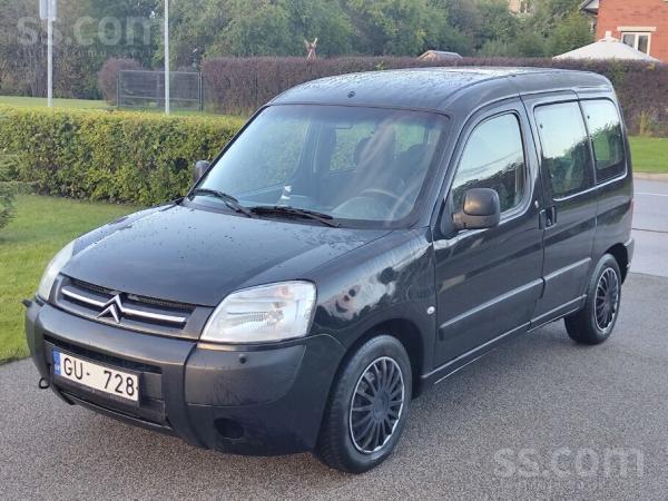 Melns Citroen Berlingo 2006 Alūksne, ar dzinēja tilpumu 1.60 L un nobraukumu 247 tūkst. km par 900 €, foto 1 vietnē AUTOMOTO.COM.LV